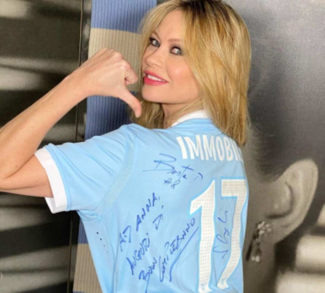 Anna Falchi Esultanza Sexy Per Il Suo Ciro Immobile